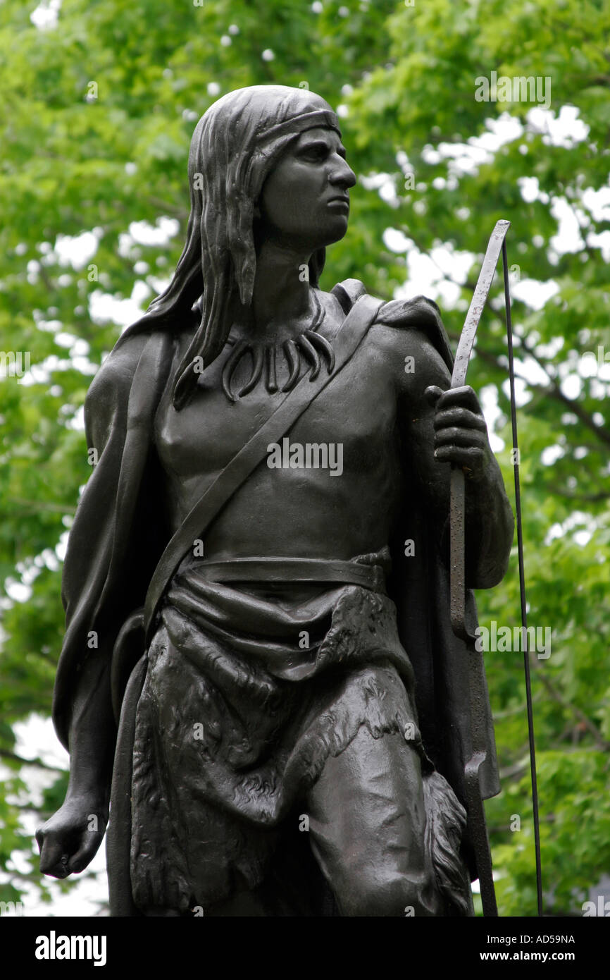 Native American Statue Stock Photo - Alamy