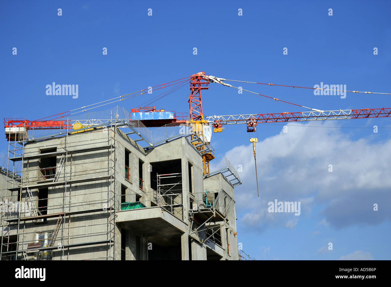Derrick at a building site Stock Photo - Alamy