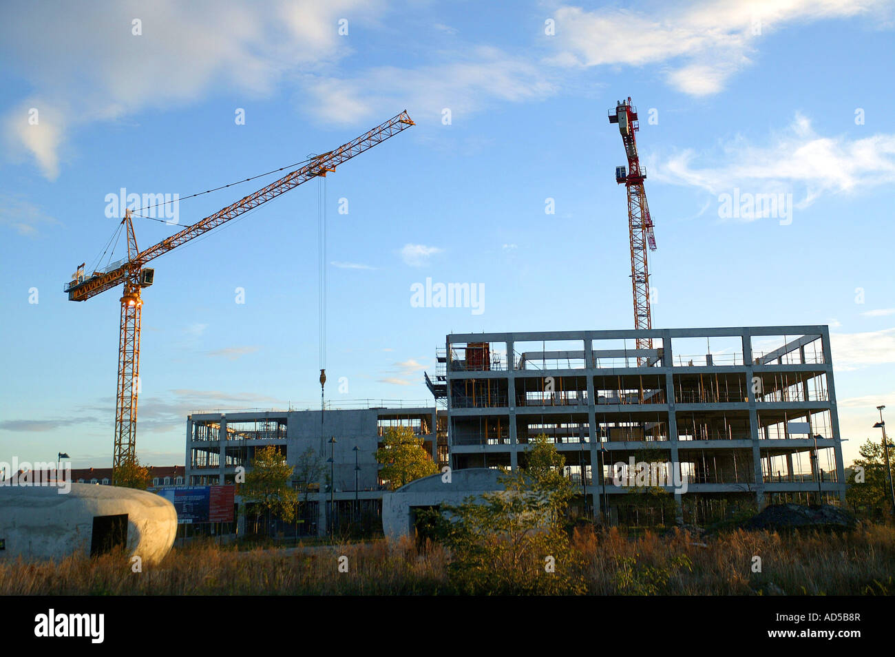 Derrick at a building site Stock Photo - Alamy