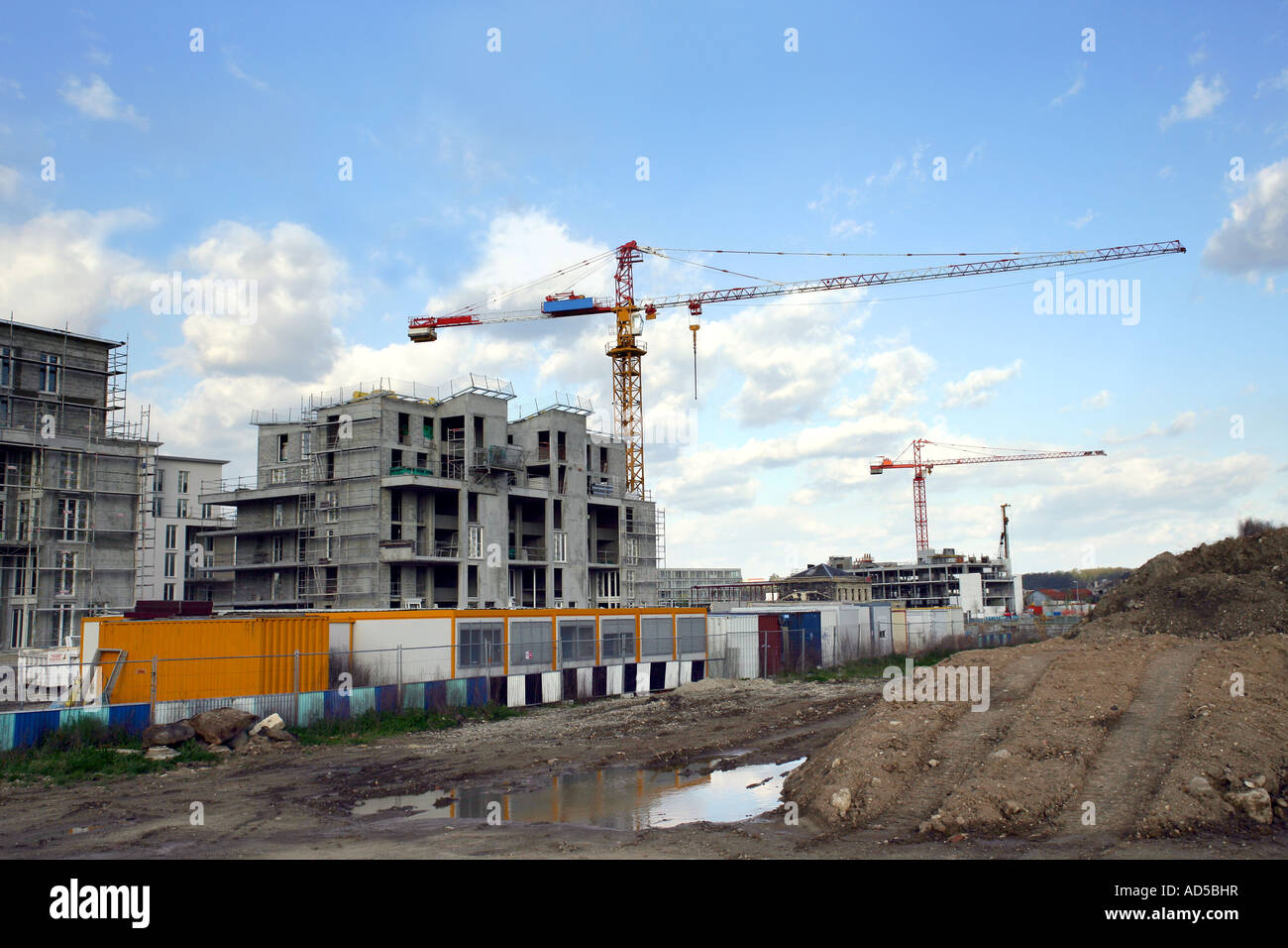 Derrick at a building site Stock Photo - Alamy