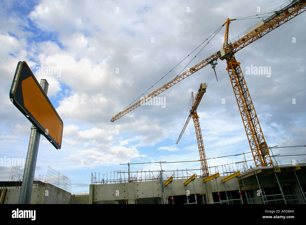 Derrick at a building site Stock Photo - Alamy