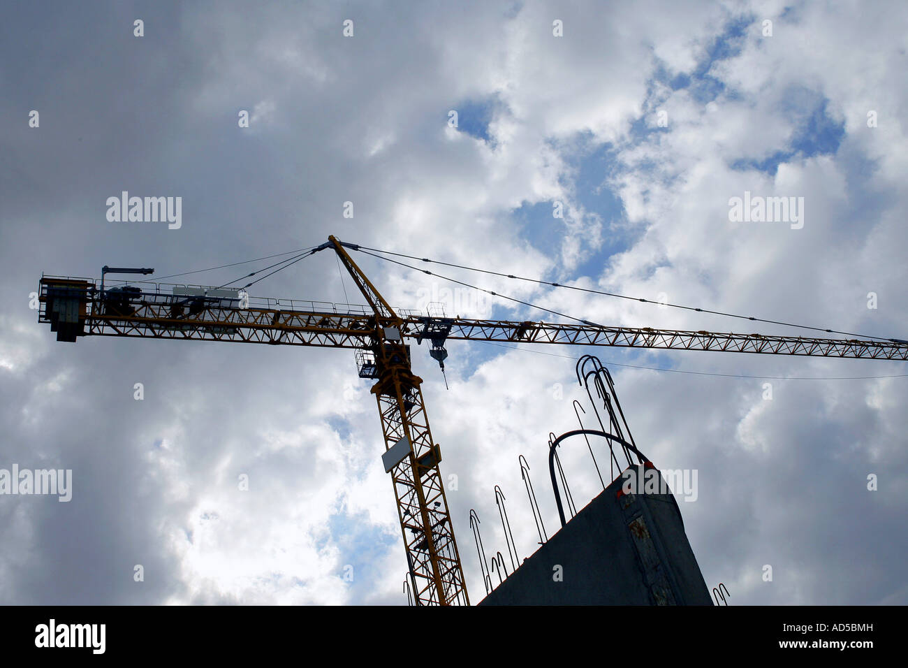 Derrick at a building site Stock Photo - Alamy