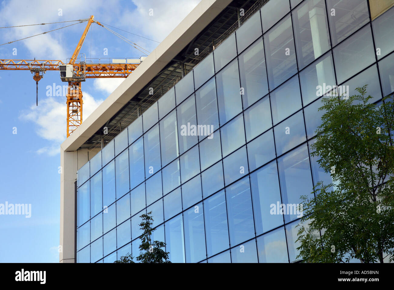 Derrick at a building site Stock Photo - Alamy