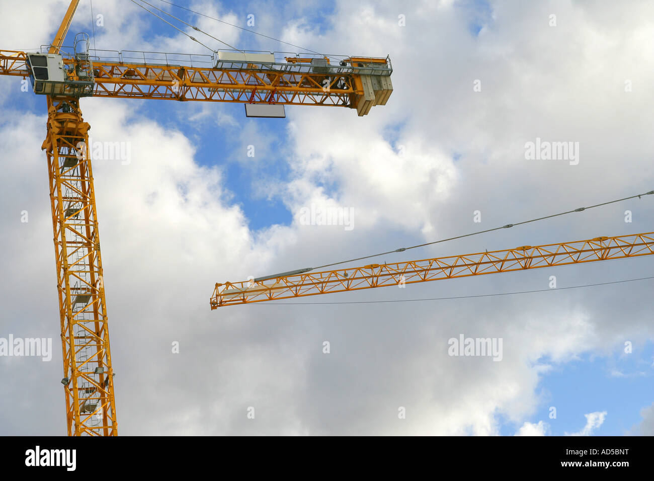 Derrick at a building site Stock Photo - Alamy