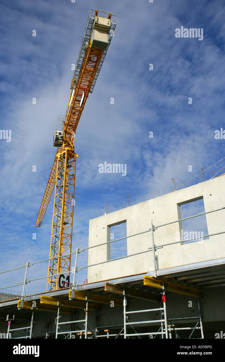 Derrick at a building site Stock Photo - Alamy