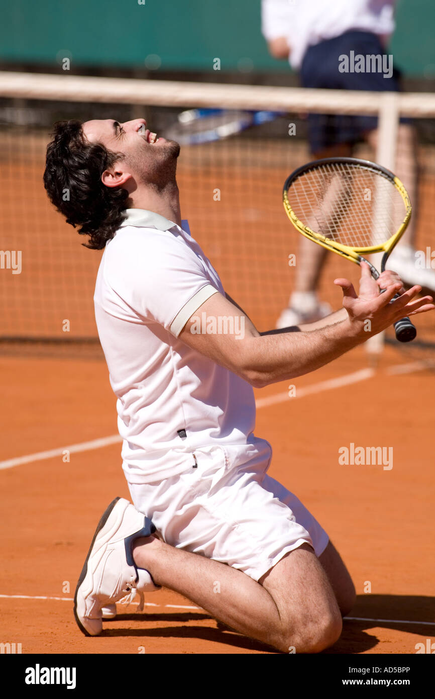 Kneeling profile hi-res stock photography and images - Alamy