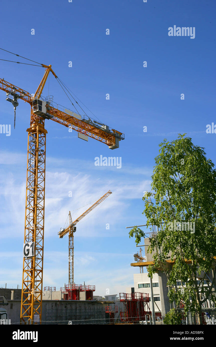 Derrick at a building site Stock Photo - Alamy
