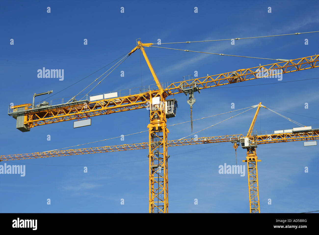 Derrick at a building site Stock Photo - Alamy