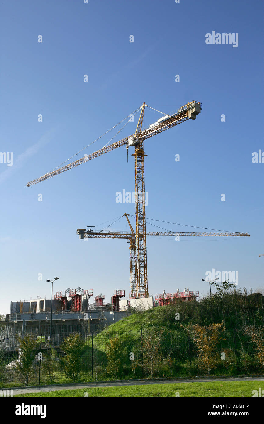 Derrick at a building site Stock Photo - Alamy