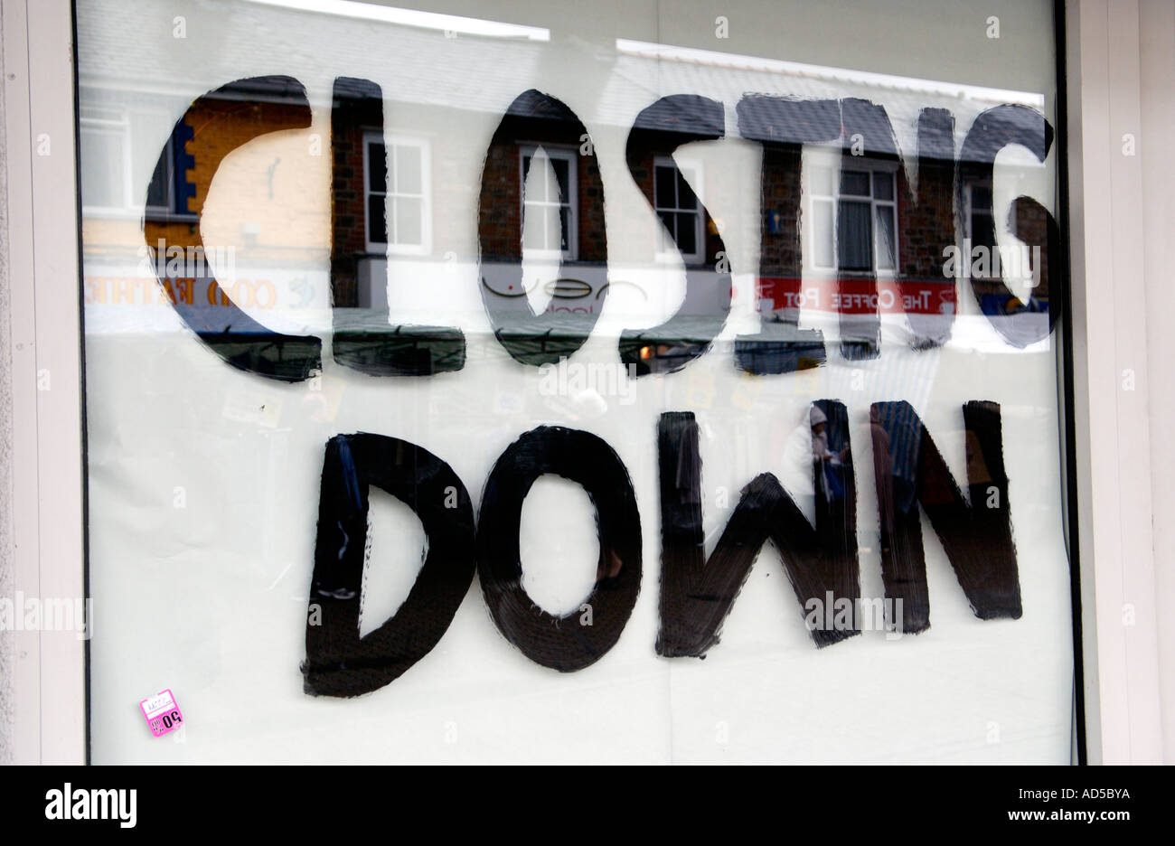 Closing down sign hi-res stock photography and images - Alamy