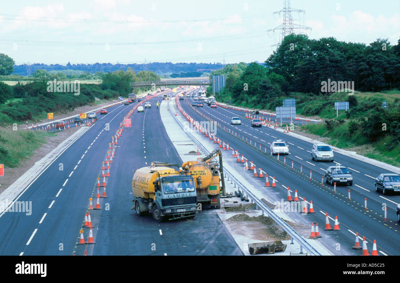 Contraflow hi-res stock photography and images - Alamy