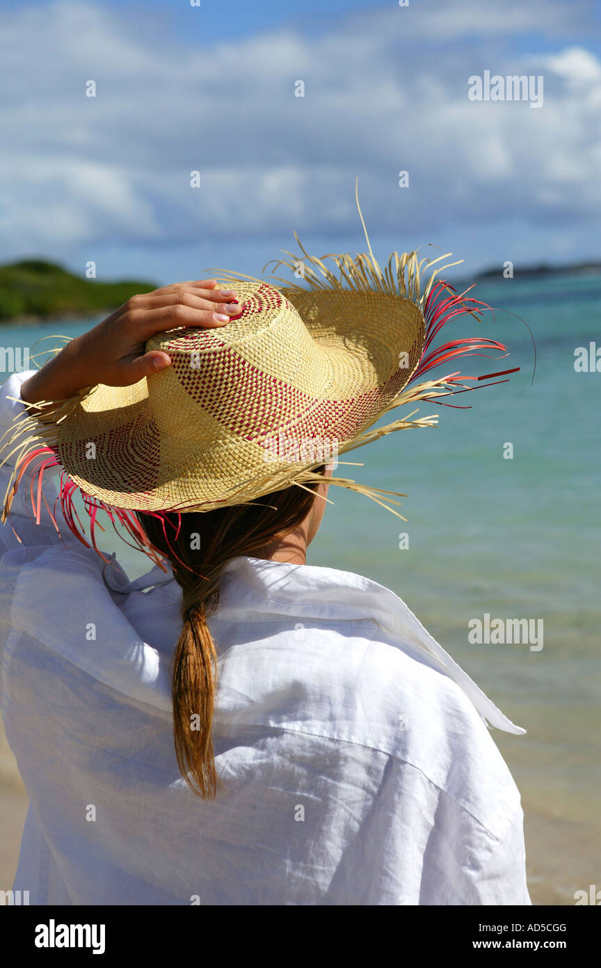 Woman backside wearing hat by the beach Stock Photo - Alamy