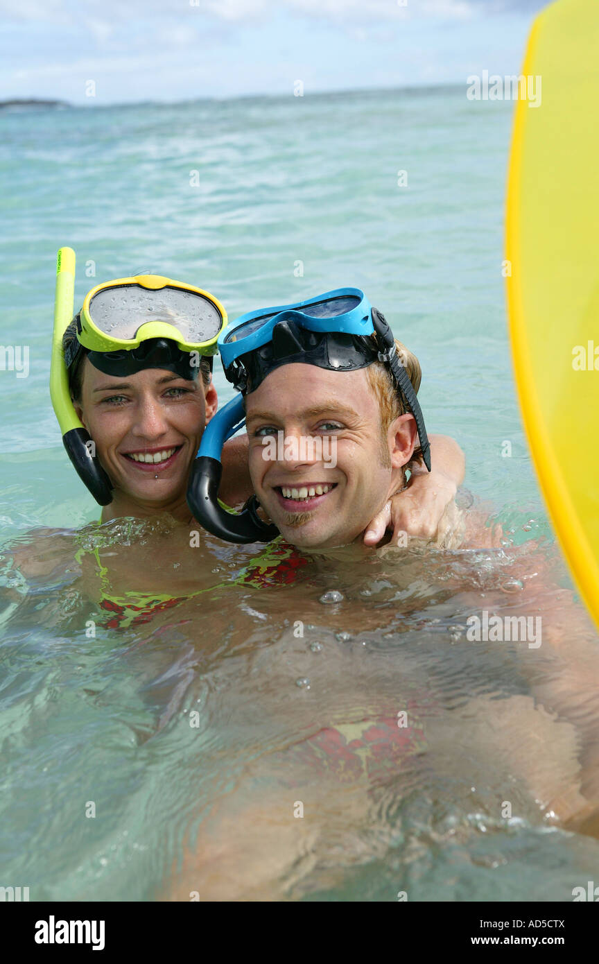 Beach couple snorkel equipment hi-res stock photography and images - Alamy