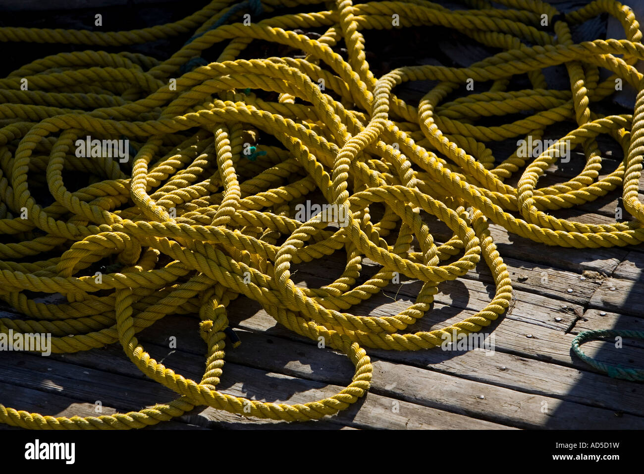 Ship rope tether hi-res stock photography and images - Alamy