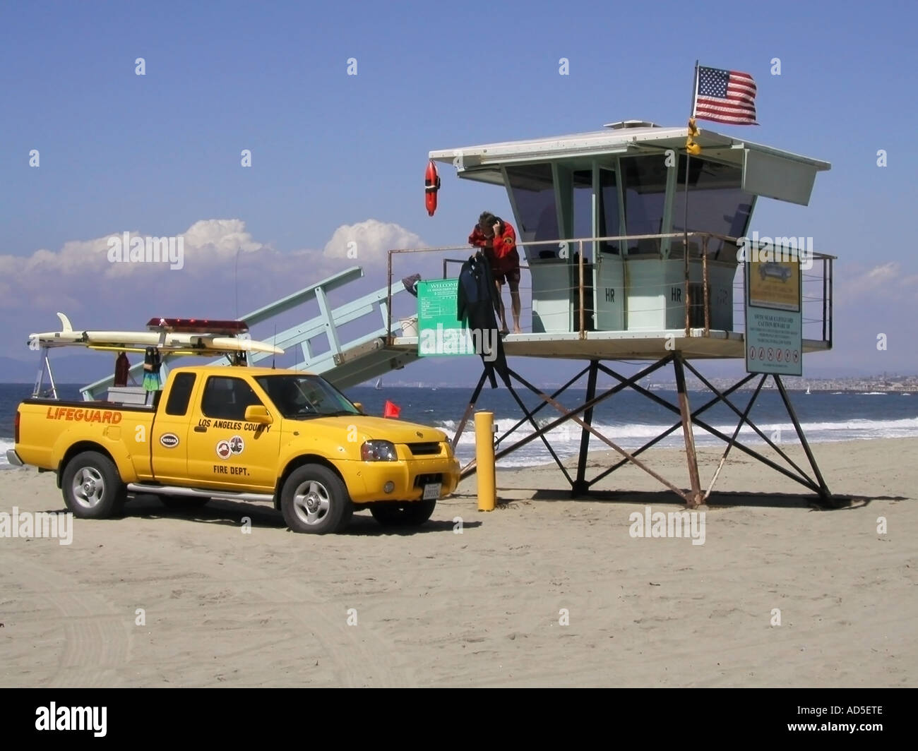 Redondo beach lifeguard tower lifeguard hi-res stock photography and ...