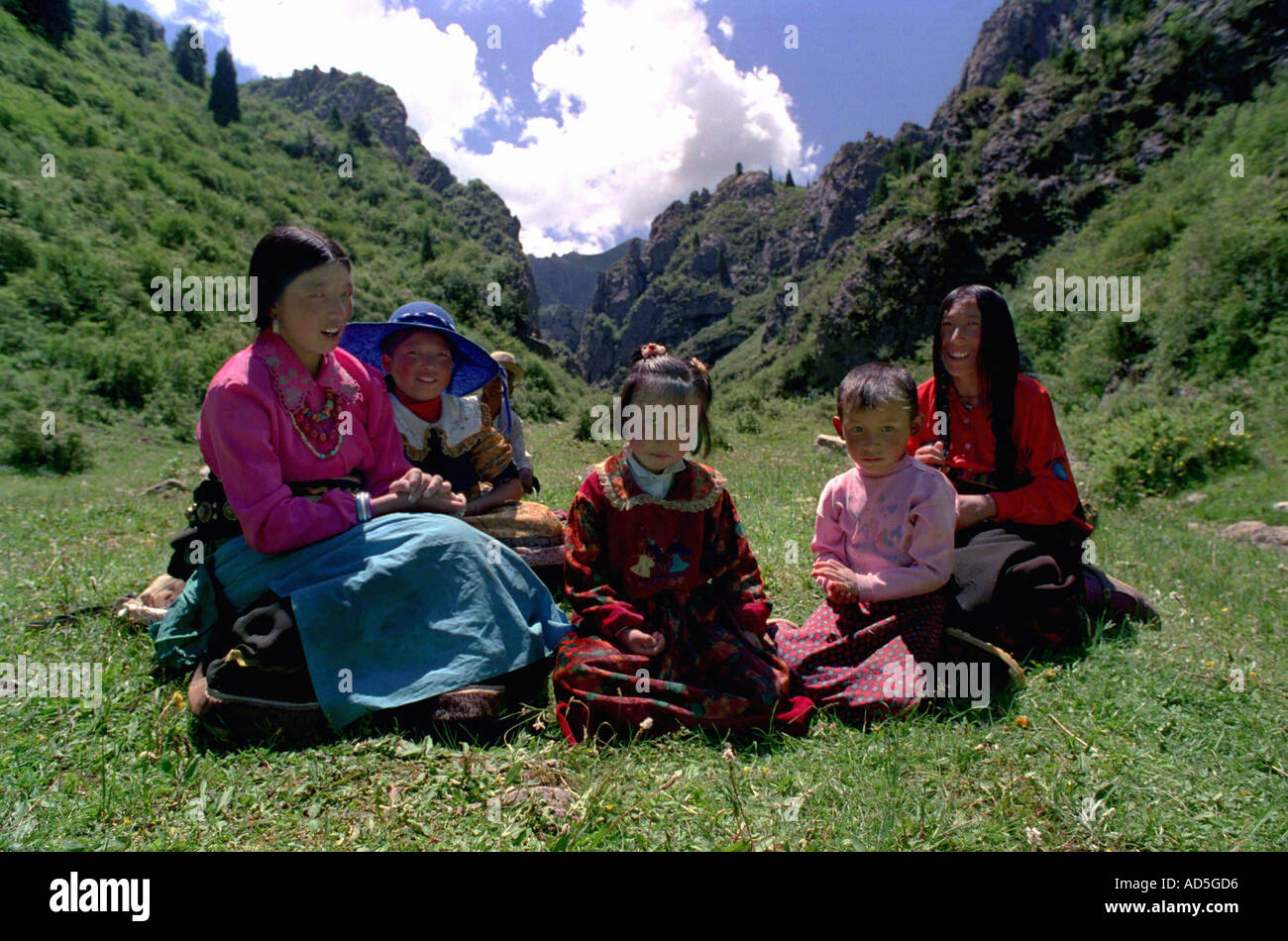Tibetan family Langmusi Tibet Stock Photo - Alamy