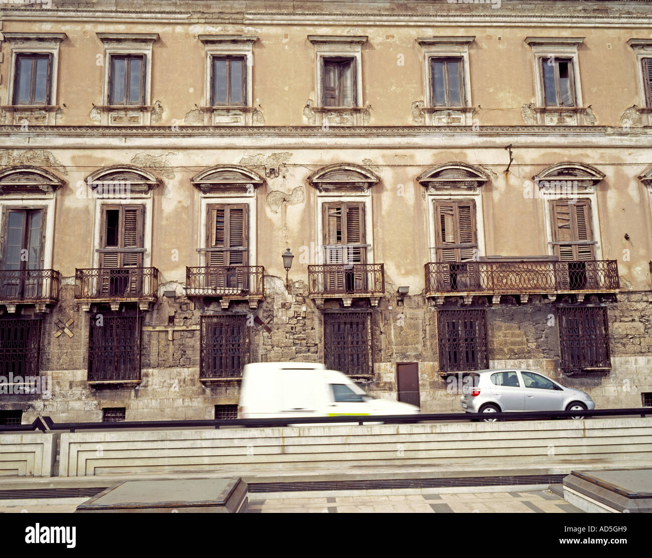 Old building fascade, Italy Stock Photo - Alamy