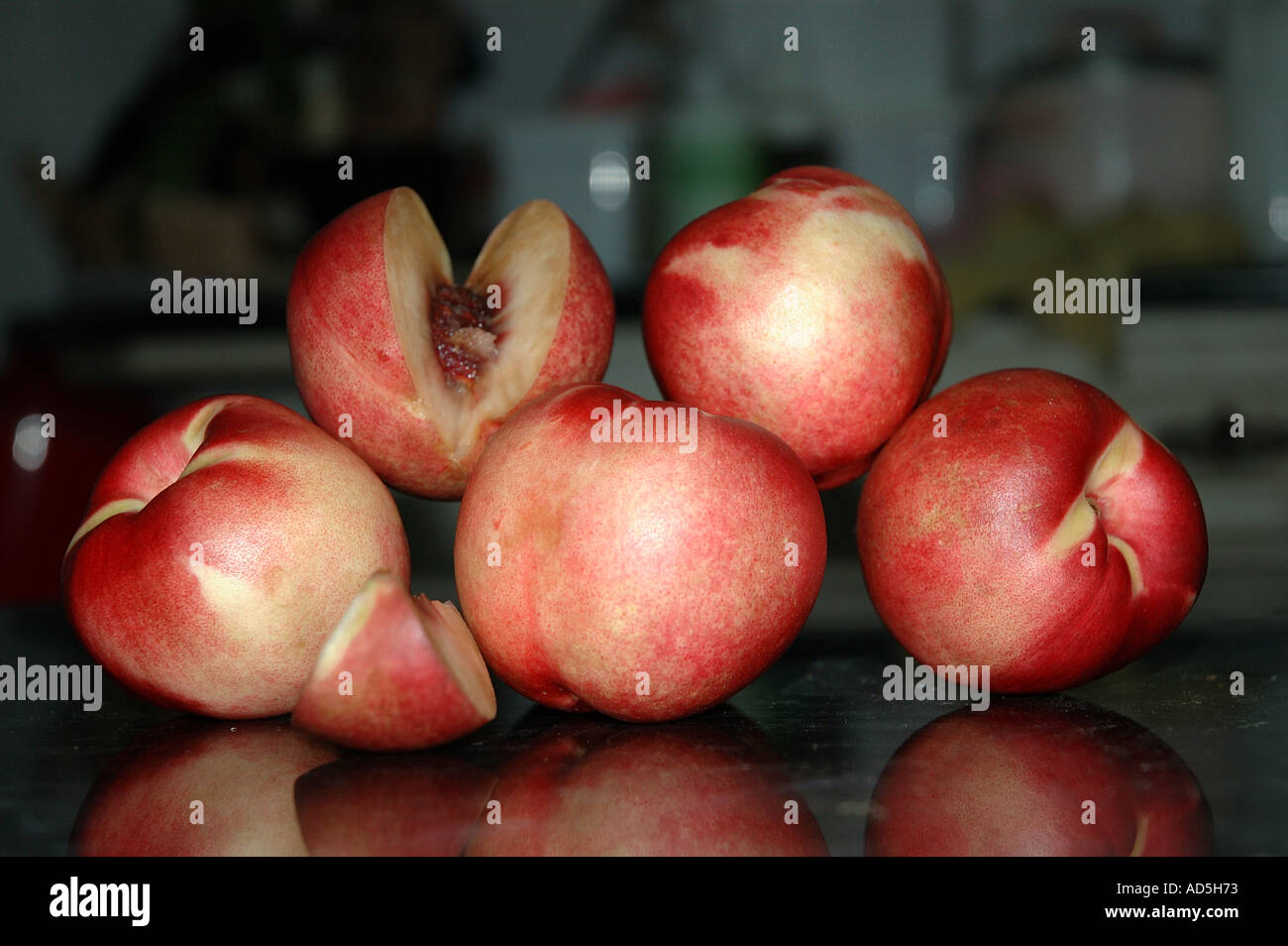 Nectarines Prunus persica var nucipersica Stock Photo - Alamy