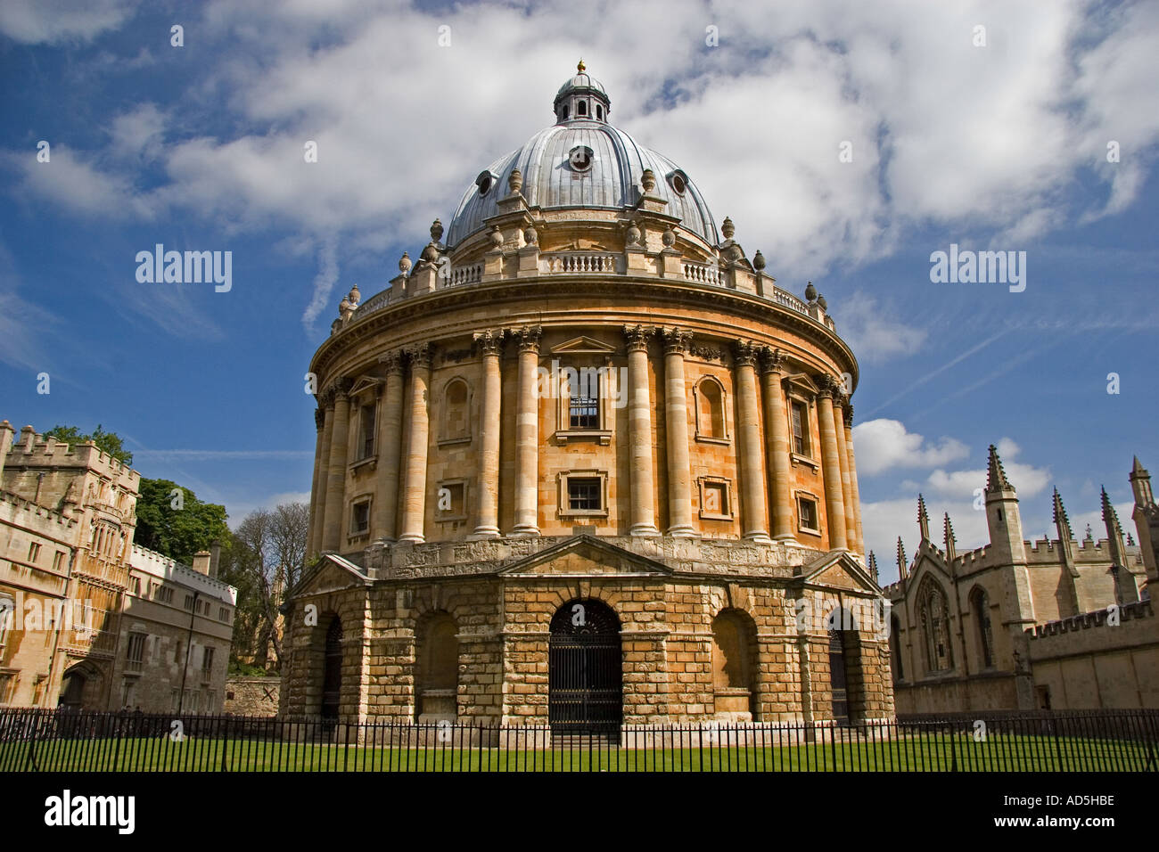 Radcliffe Square Oxford early morning 2 Stock Photo - Alamy