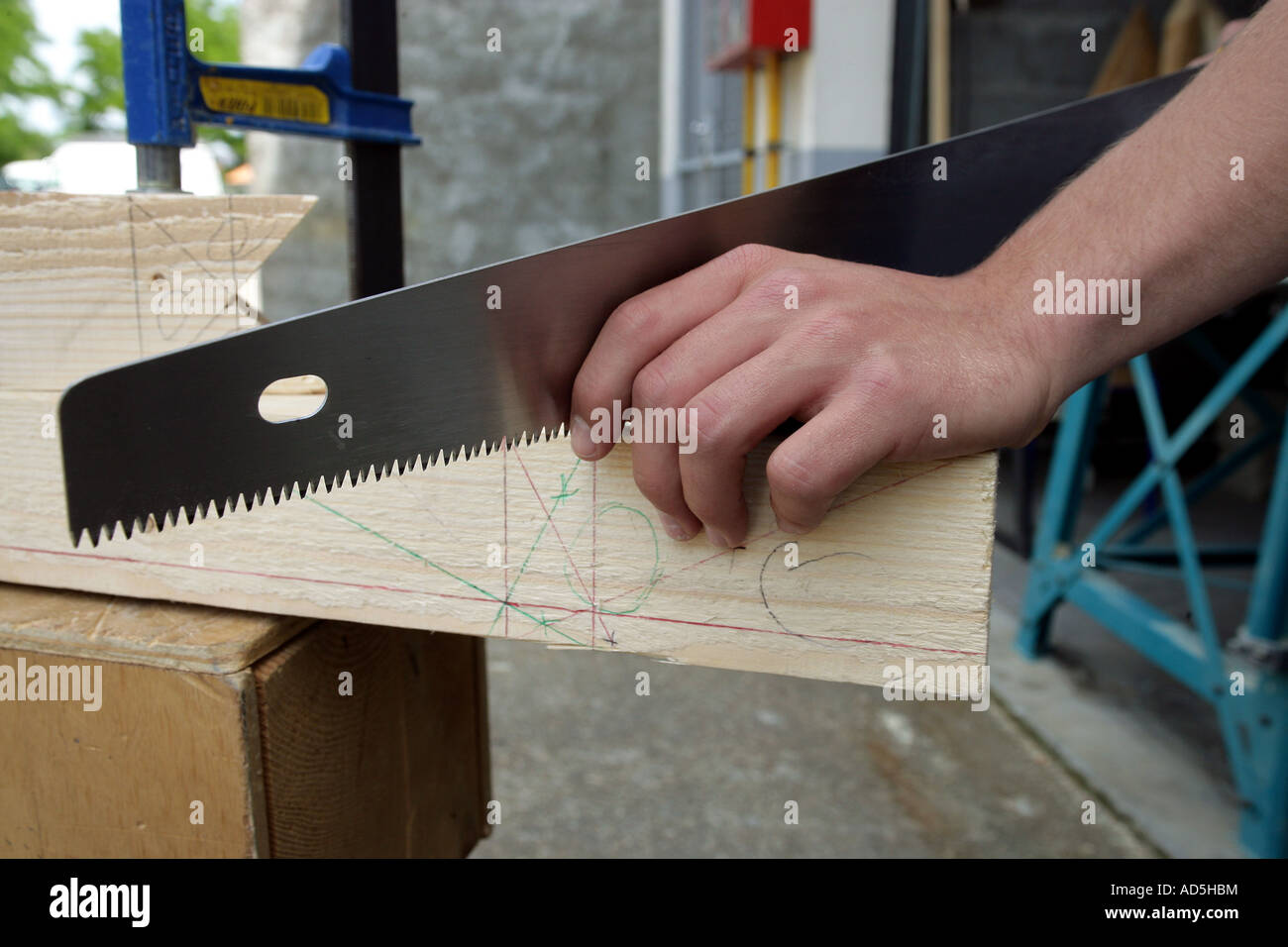 Carpenter using a wood saw Stock Photo - Alamy