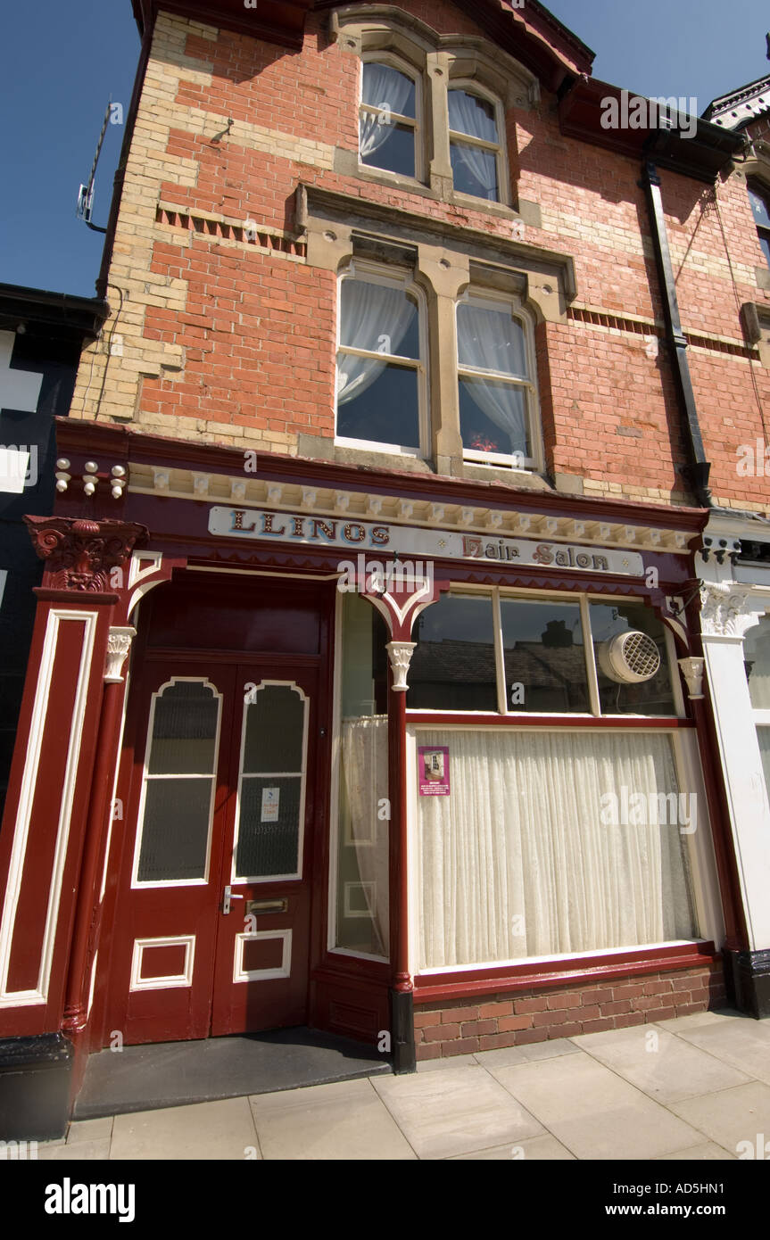 Victorian shop frontage hi-res stock photography and images - Alamy