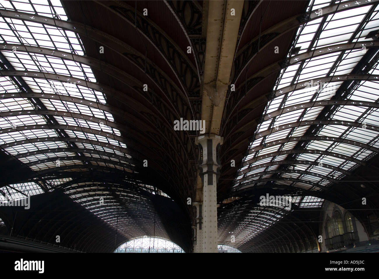 Rooftop of Paddington Station London 3 Stock Photo - Alamy