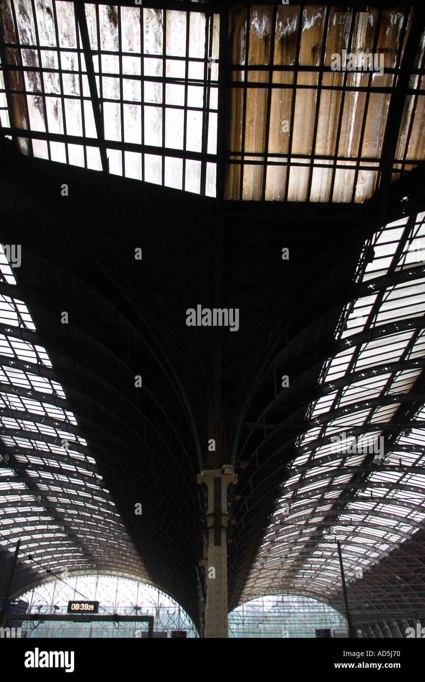 Rooftop of Paddington Station London 9 Stock Photo - Alamy