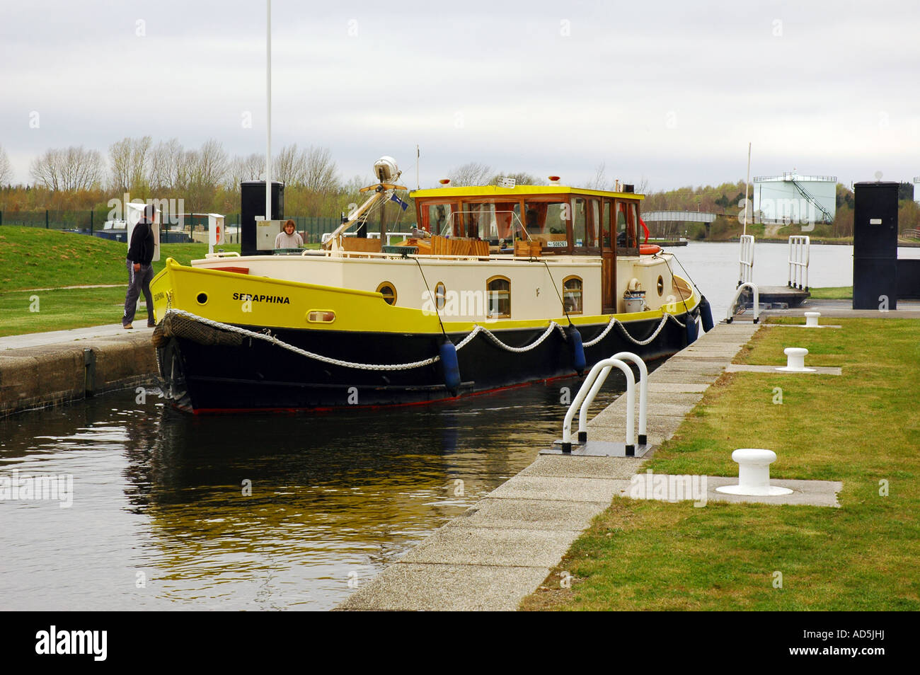 Dutch barge Seraphina entering Lemonroyd Lock Leeds West Yorkshire UK ...
