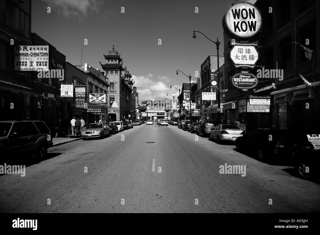 main street in chinatown chicago illinois Stock Photo - Alamy