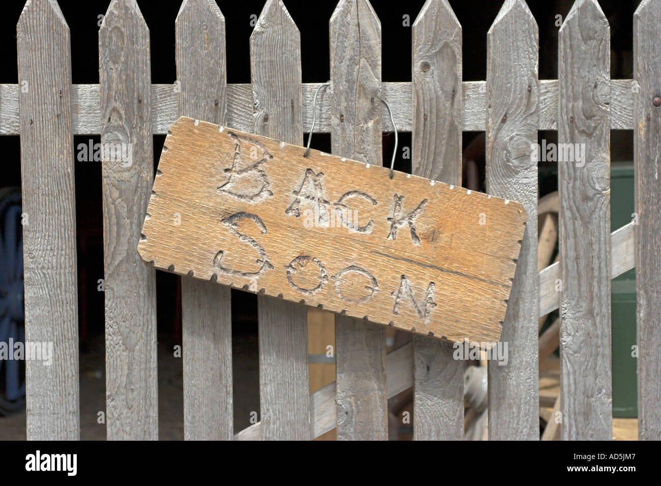 Come back soon sign hi-res stock photography and images - Alamy