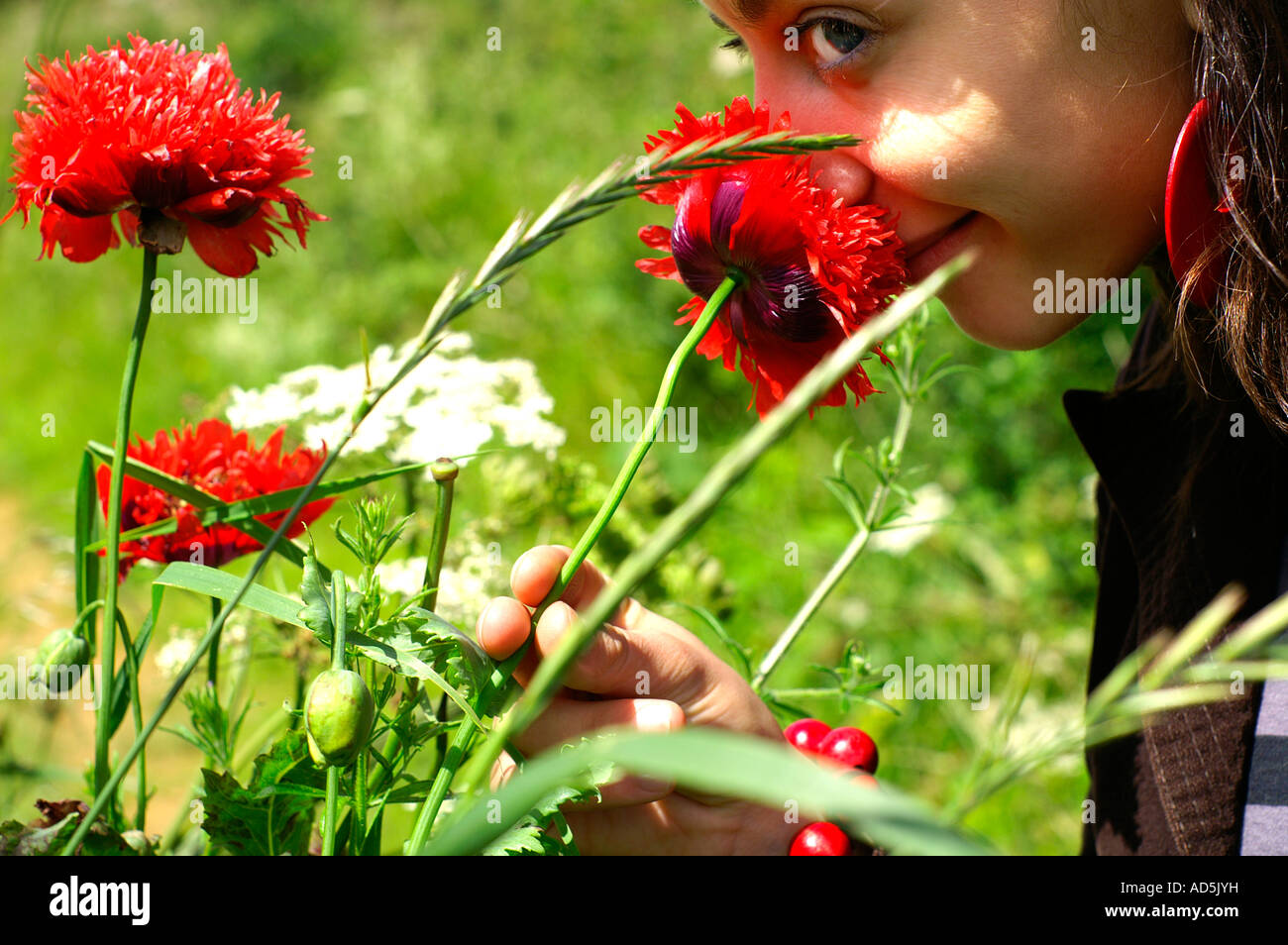 Woman spring flowers hi-res stock photography and images - Alamy
