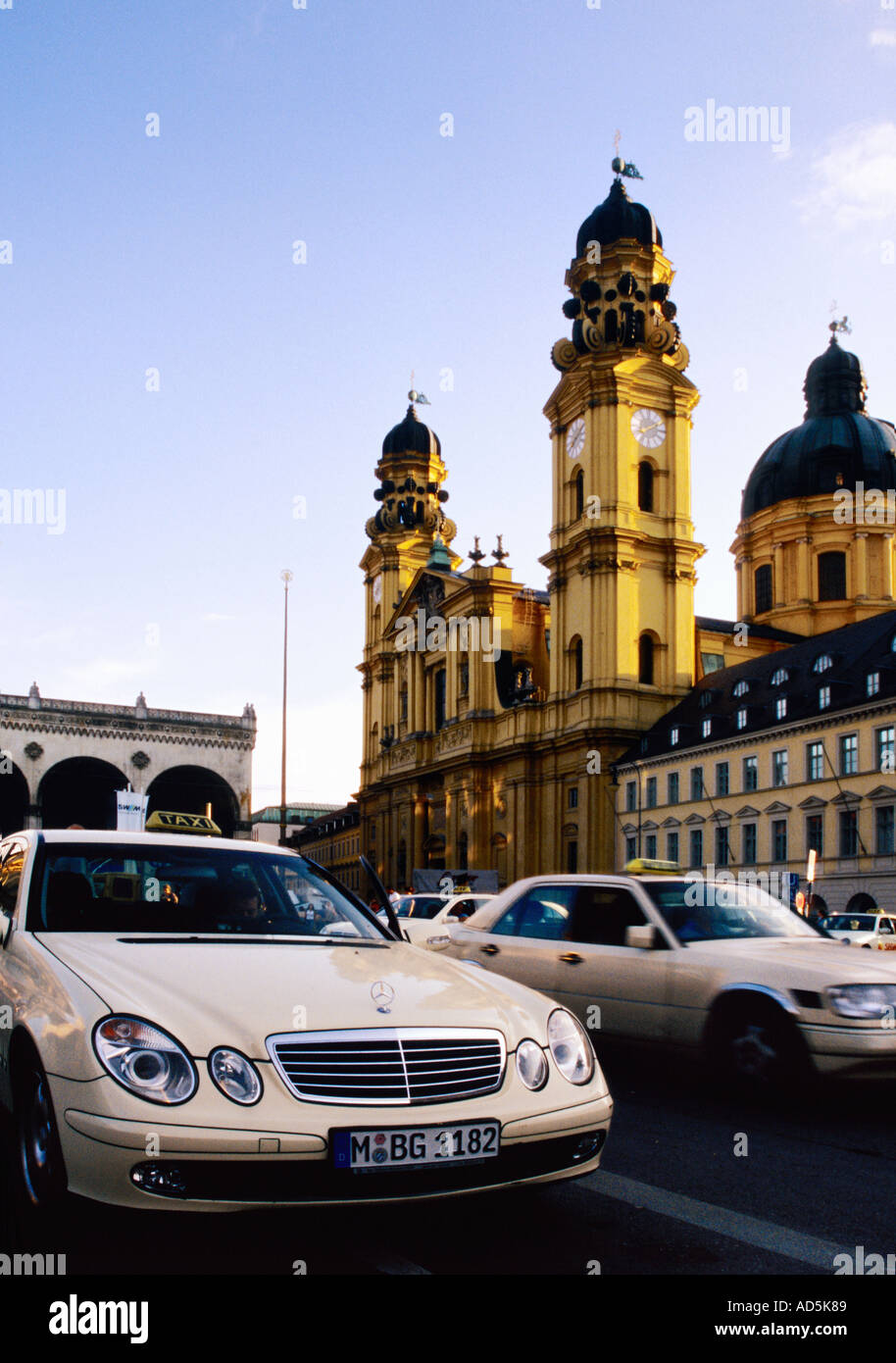 Mercedes benz munchen hi-res stock photography and images - Alamy