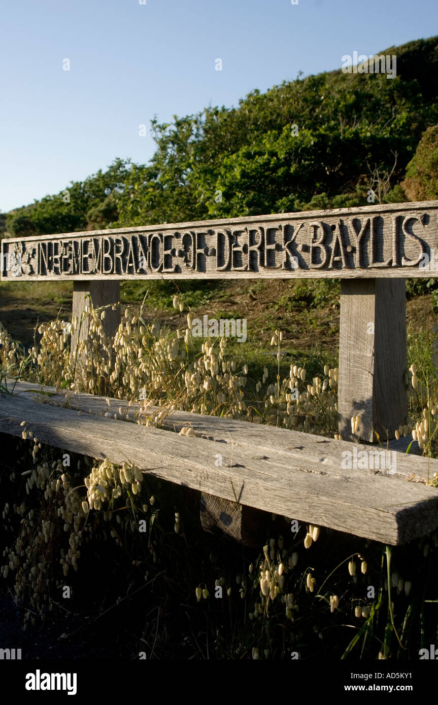 Wooden memorial bench Aberystwyth in remembrance of Derek Baylis, Wales ...