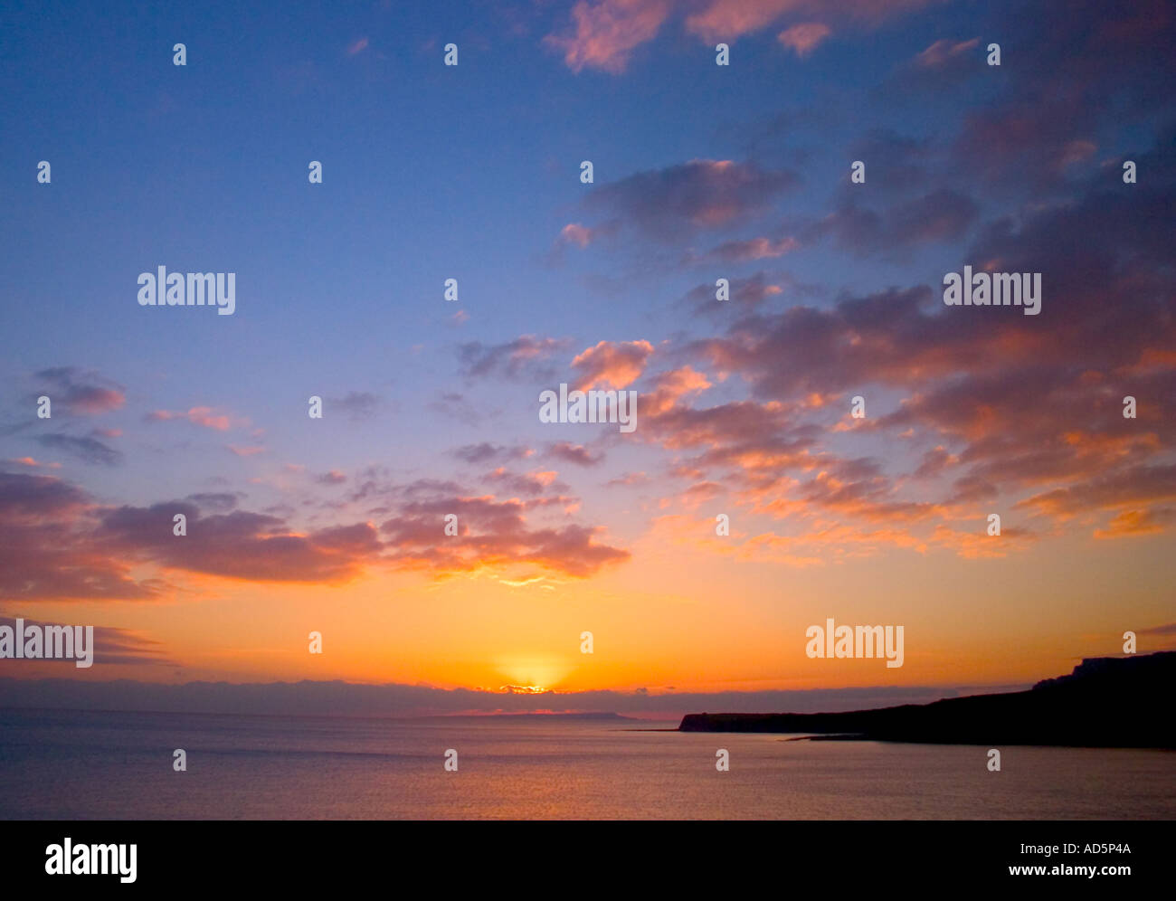 Sunset over Kimmeridge Bay Dorset Stock Photo - Alamy