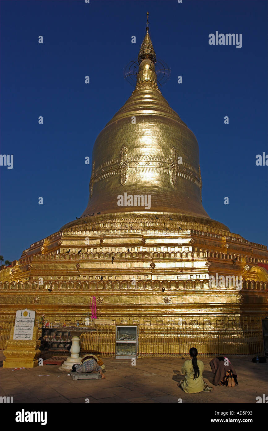 Myanmar Bagan Myothit Pilgrims at Lawkananda Pagoda built by King ...
