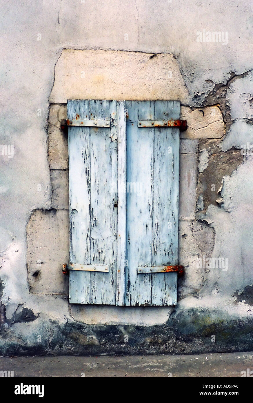 Rotten wooden shutters hi-res stock photography and images - Alamy