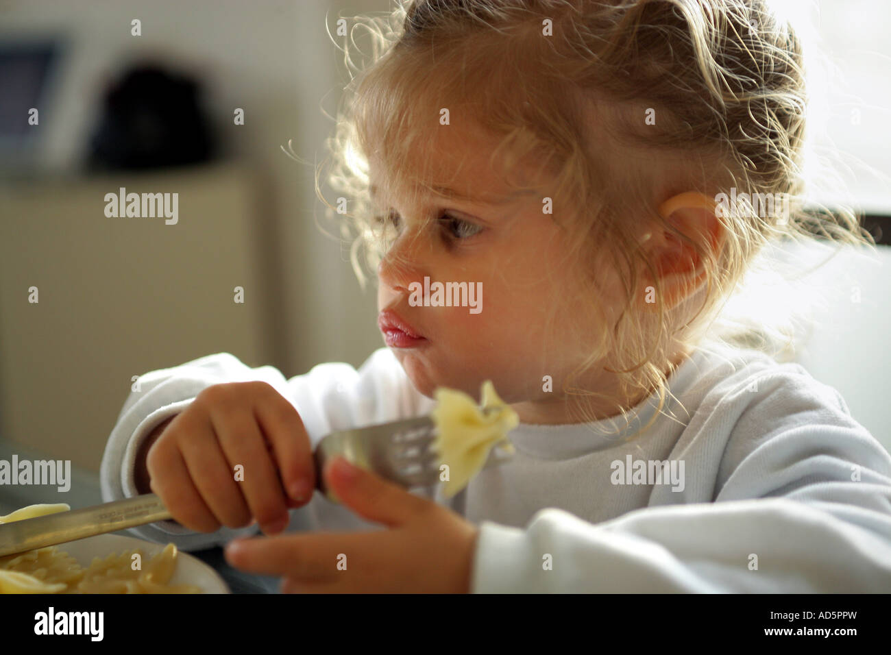 Little girl eating Stock Photo - Alamy