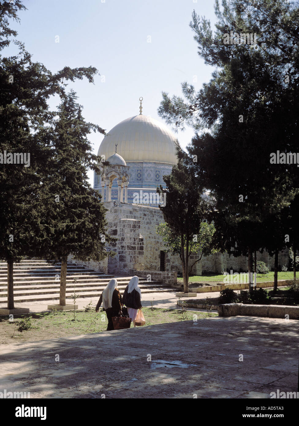 The Dome of the Rock, Jerusalem, Israel behind trees Stock Photo - Alamy