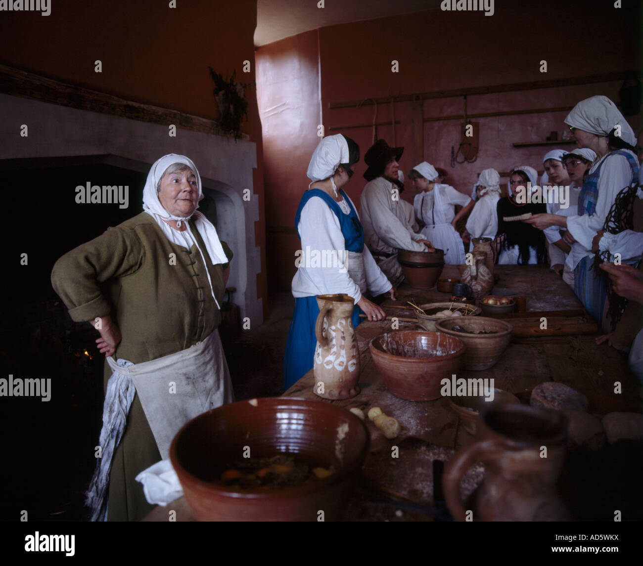 Medieval women hi-res stock photography and images - Alamy