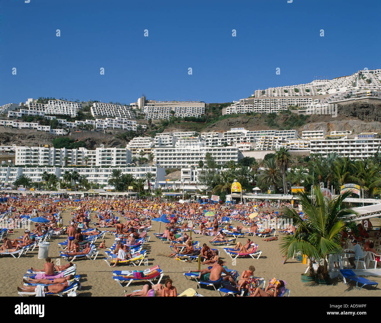 Beach and Holidaymakers "Puerto Rico" "Gran Canaria" Spain Stock Photo ...