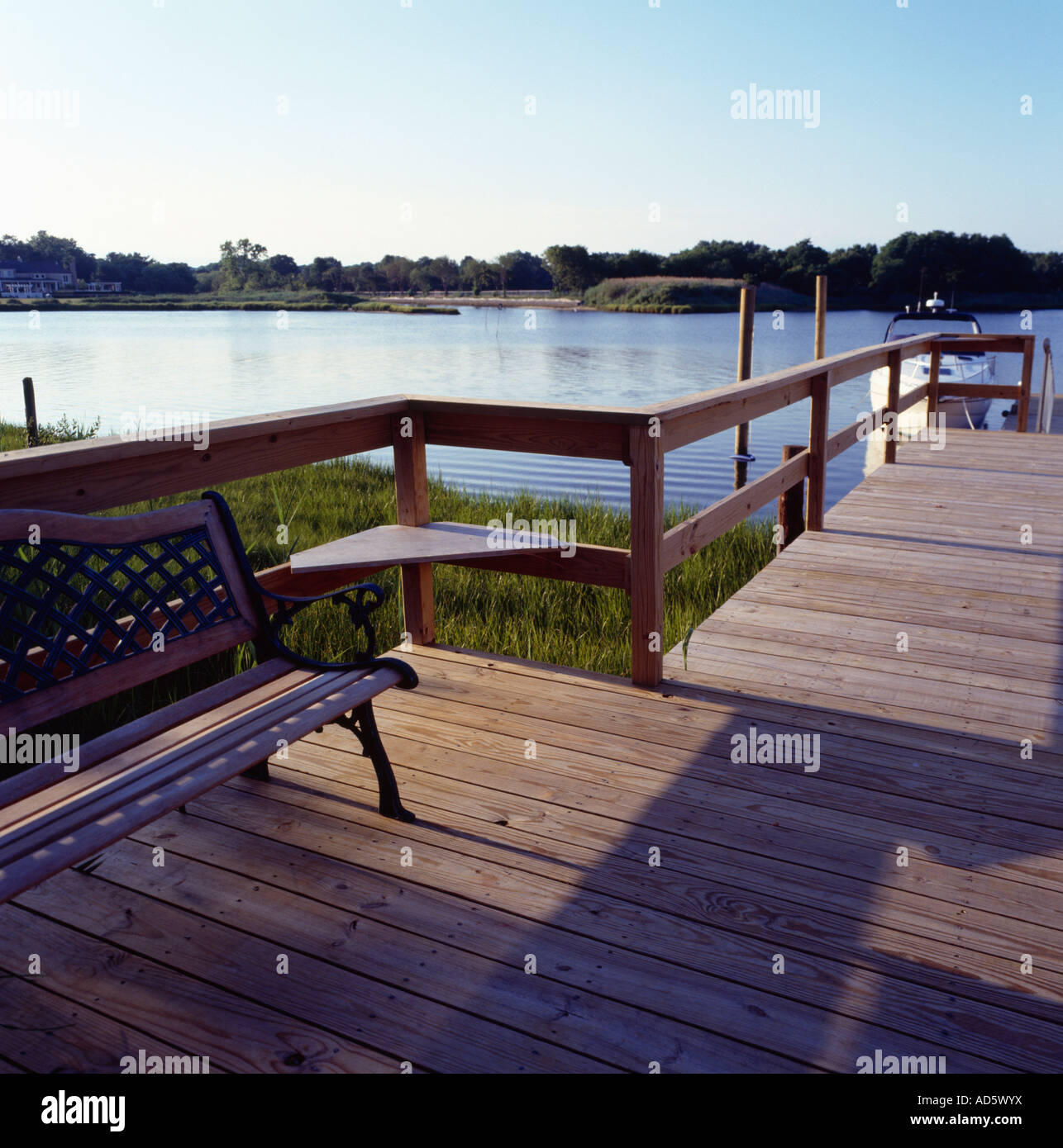 Decking leading into water hi-res stock photography and images - Alamy