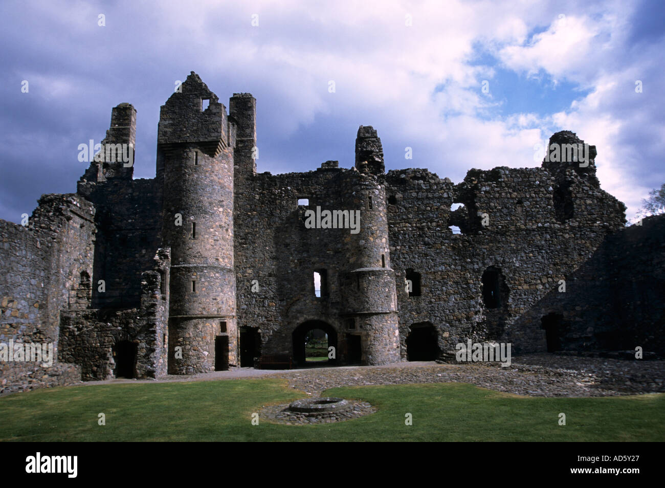 Whisky scotland medieval hi-res stock photography and images - Alamy