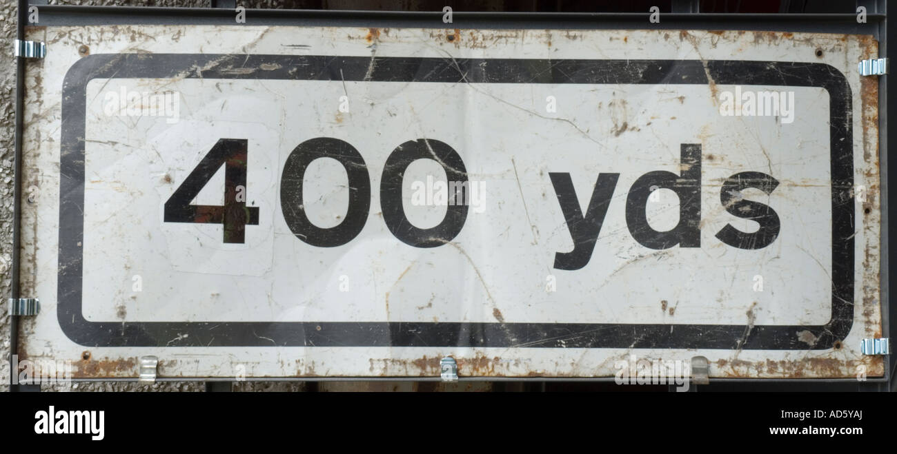 road sign 400 yards Stock Photo - Alamy