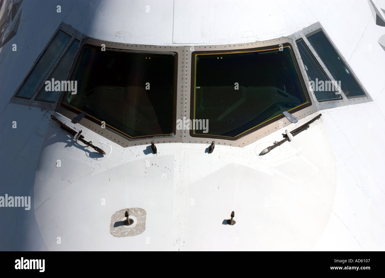 Cockpit of a jumbo jet Stock Photo - Alamy