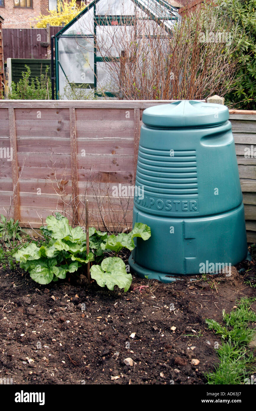 DOMESTIC COMPOST BIN Stock Photo - Alamy