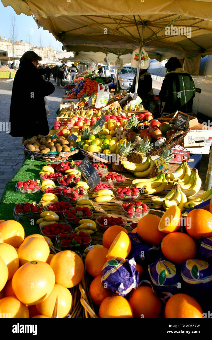 fruits and vegetables open air market Stock Photo - Alamy