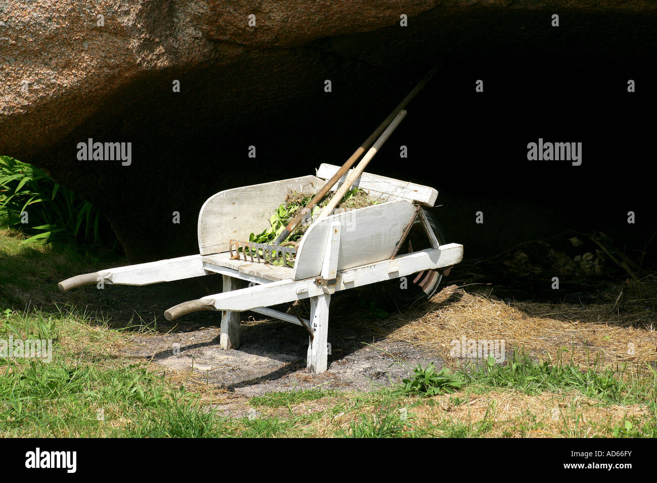 white wheelbarrow in a garden Stock Photo - Alamy