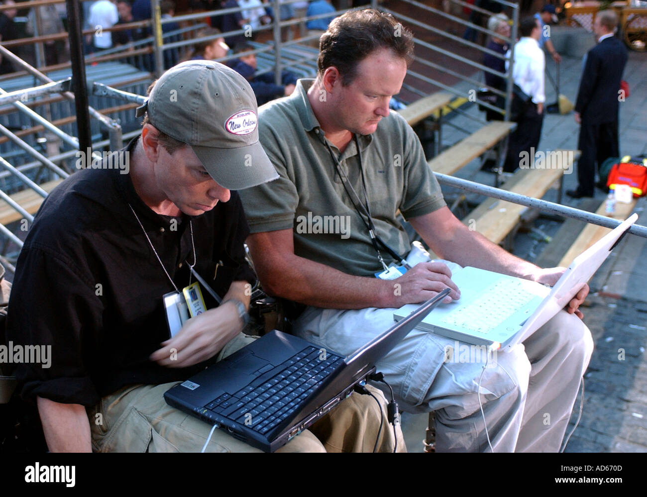 Reporters with laptops hi-res stock photography and images - Alamy