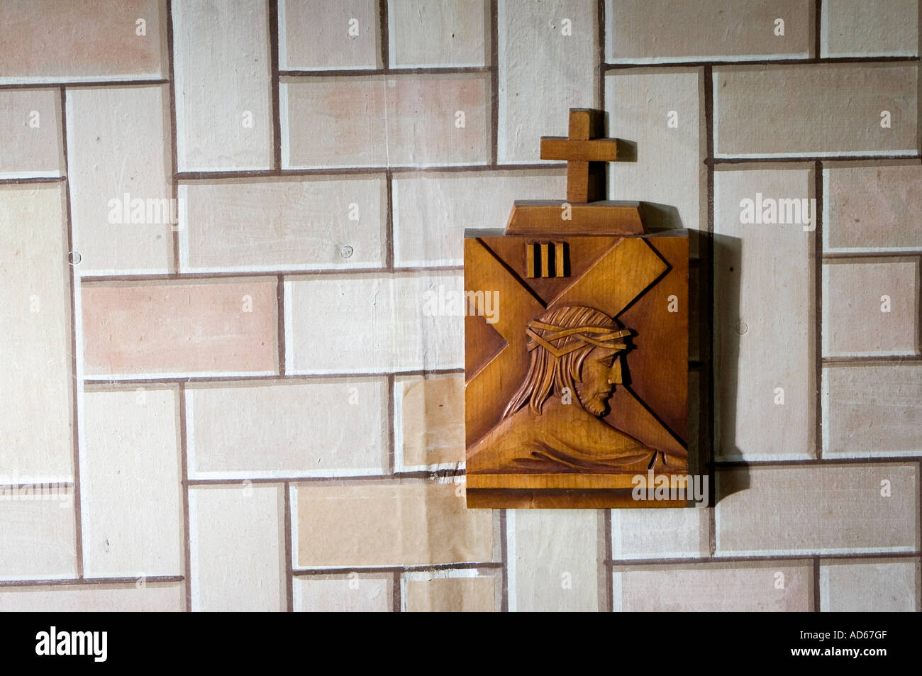 Jesus christ carrying cross hi-res stock photography and images - Alamy