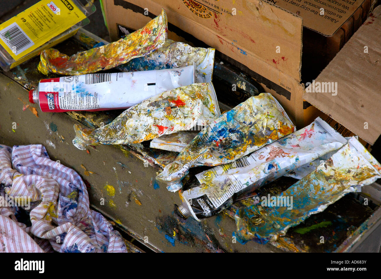 artist paint box Stock Photo - Alamy
